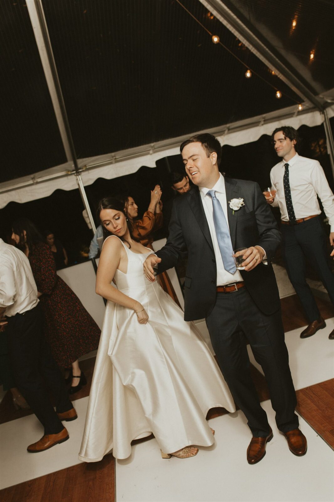 Wrightsville Beach Lovers | Jess + Smith Engagement | nikkinetzer.com